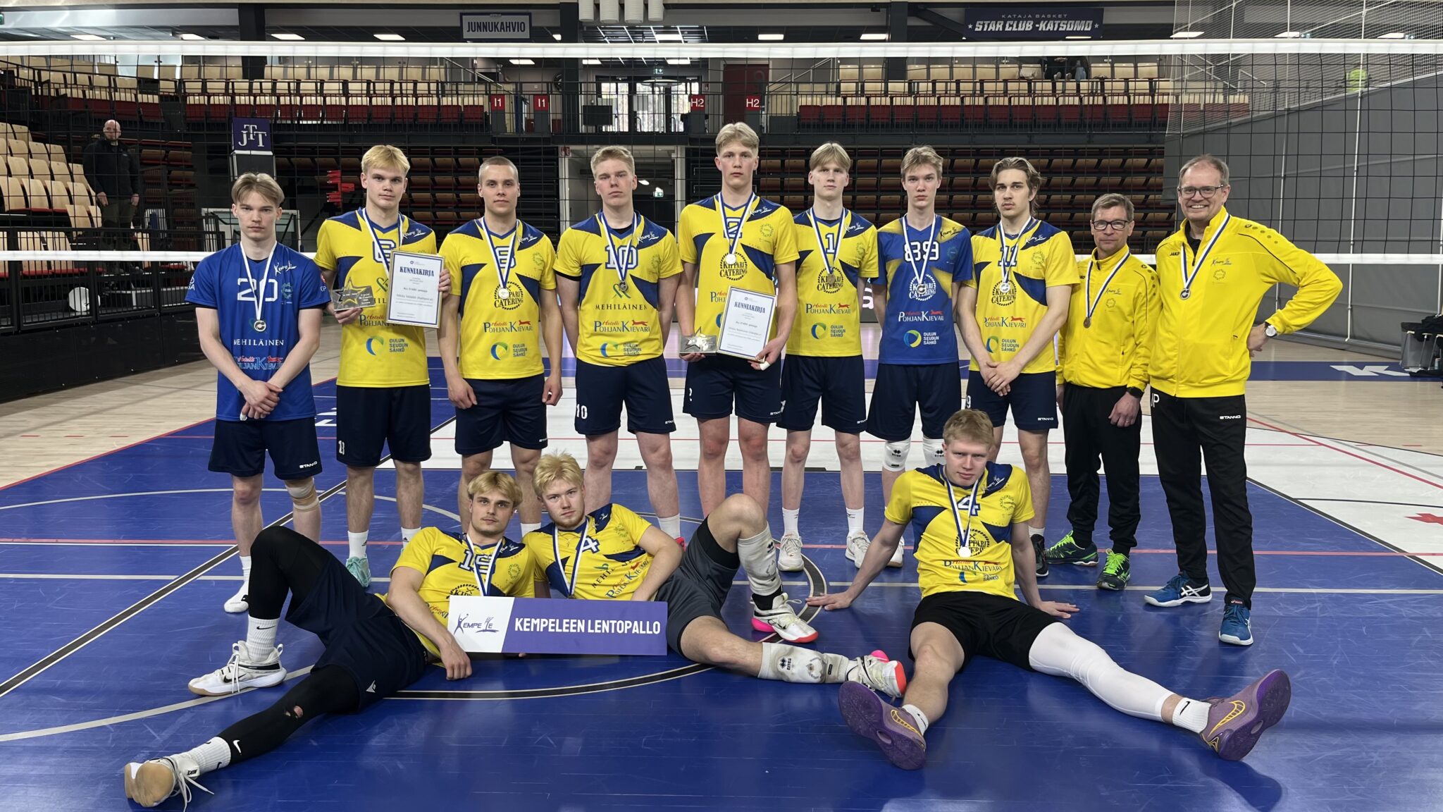 A-nuorten lentopallomestaruudet Saloon ja Karkkilaan - Lentopalloliitto